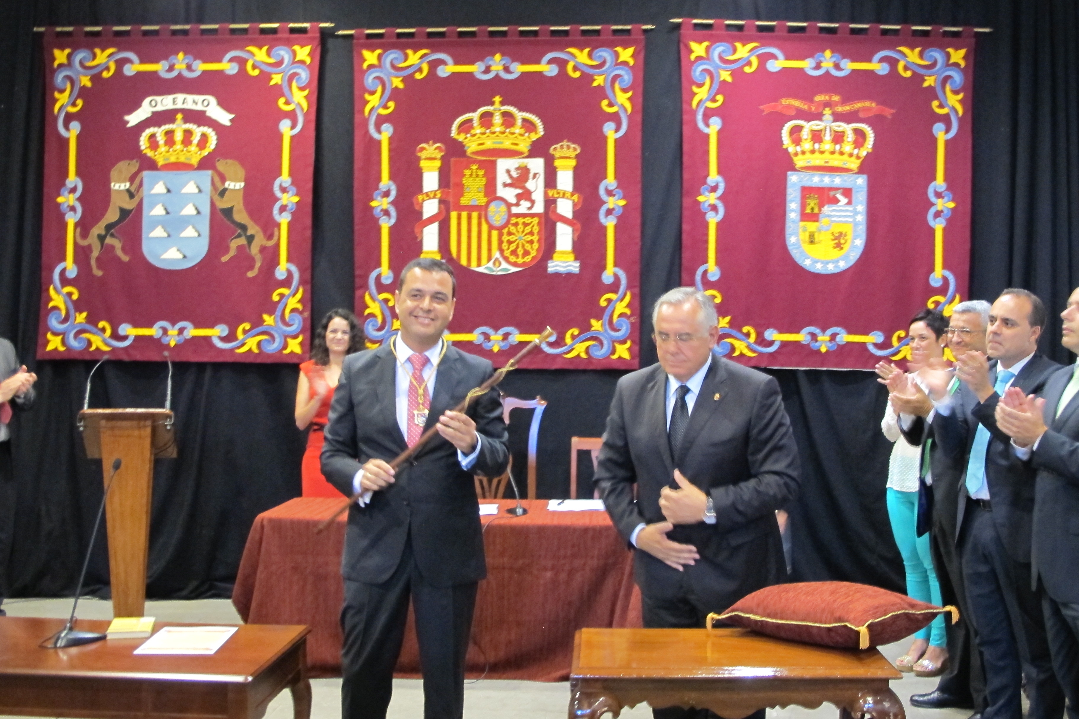 Pedro Rodríguez Pérez fue proclamado hoy alcalde de Guía donde ...