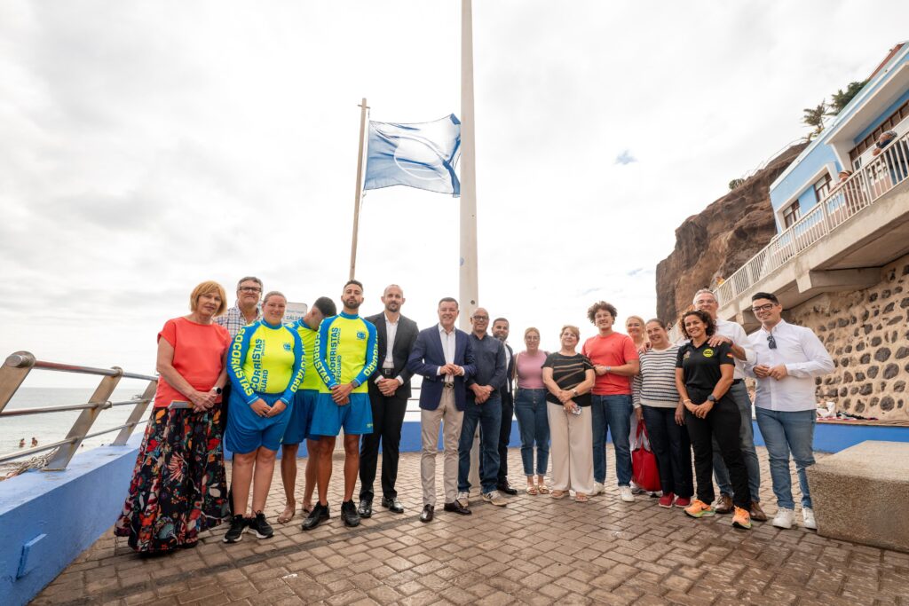 La Bandera Azul ya luce en la Bahía de Sardina por décimo verano ...